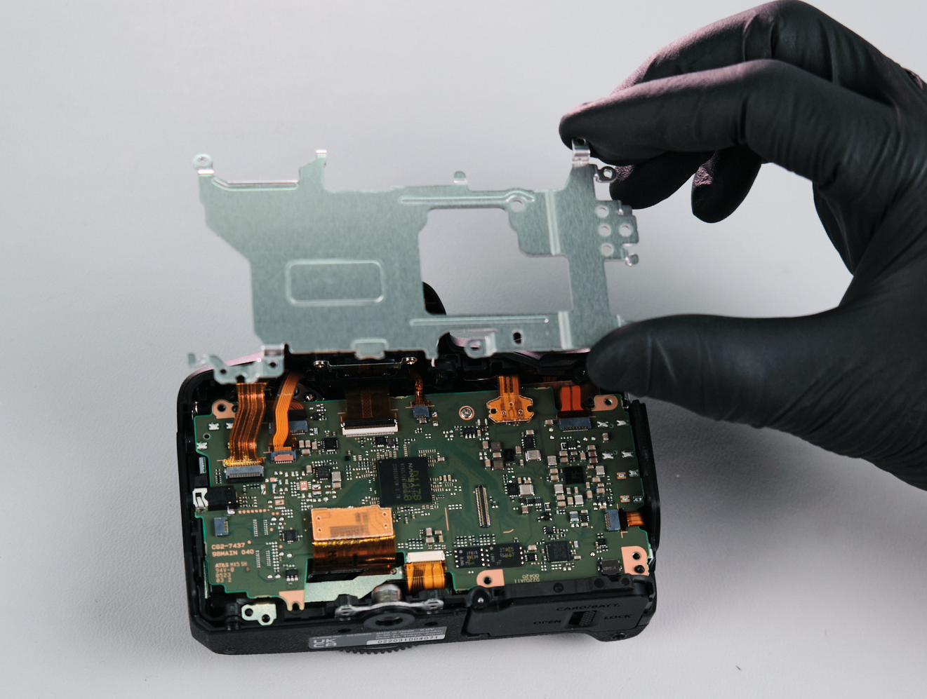 KolariVision's EOS R100 Teardown - Canon Rumors